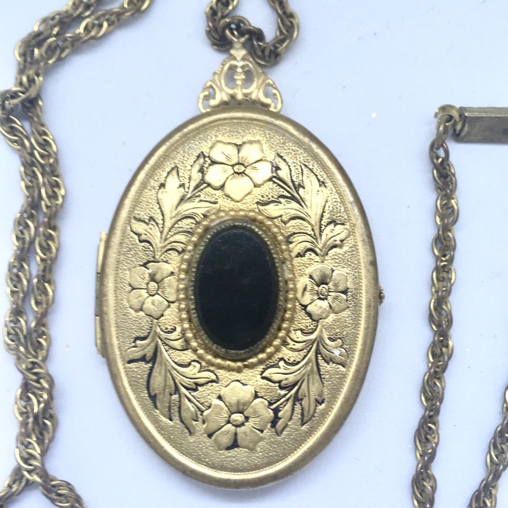 Vintage Gothic Locket Onyx And Gold Chain Necklace - Gem